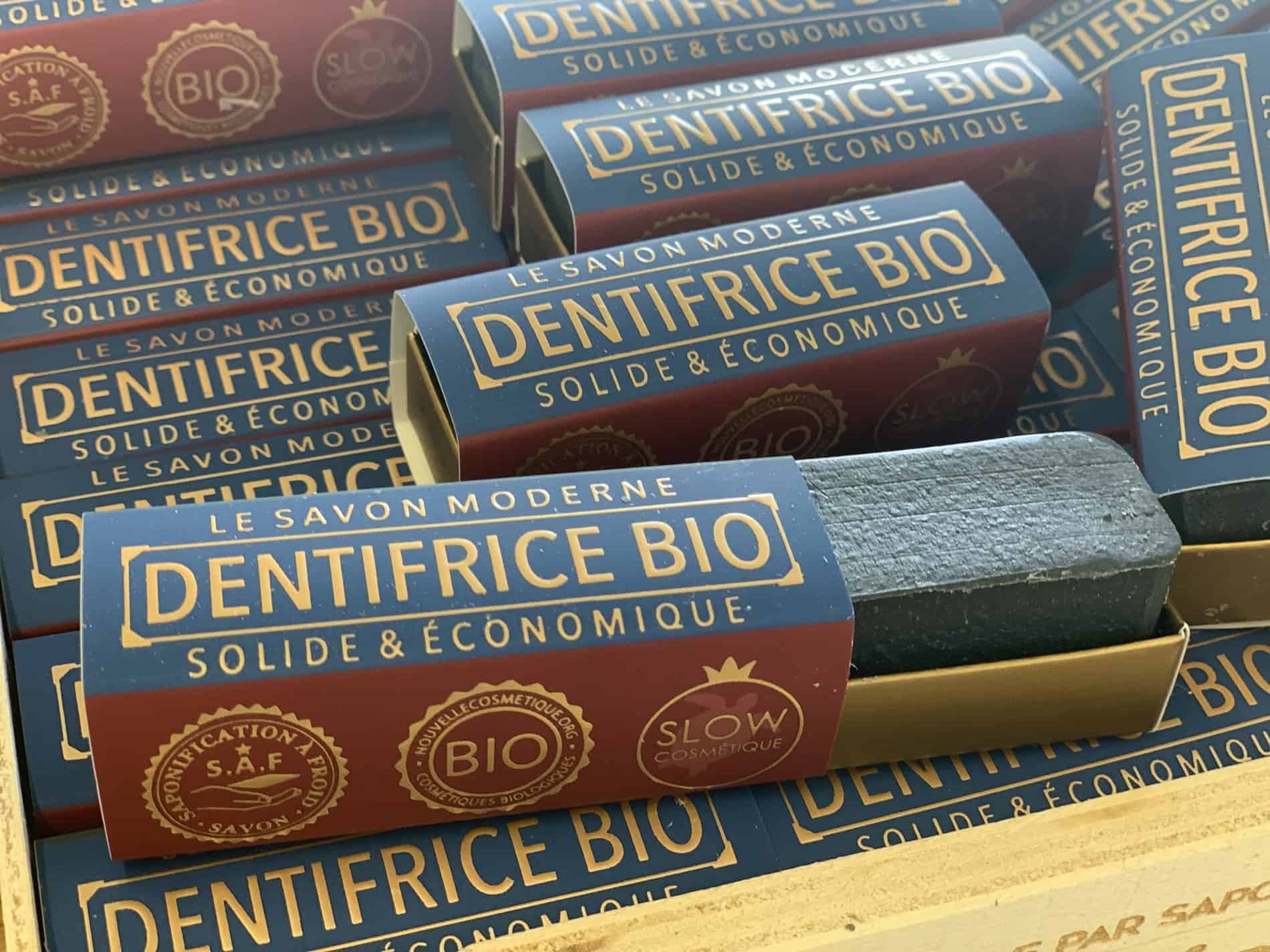 Prenez soin de vos dents naturellement avec le savon dentifrice bio Gaiia.